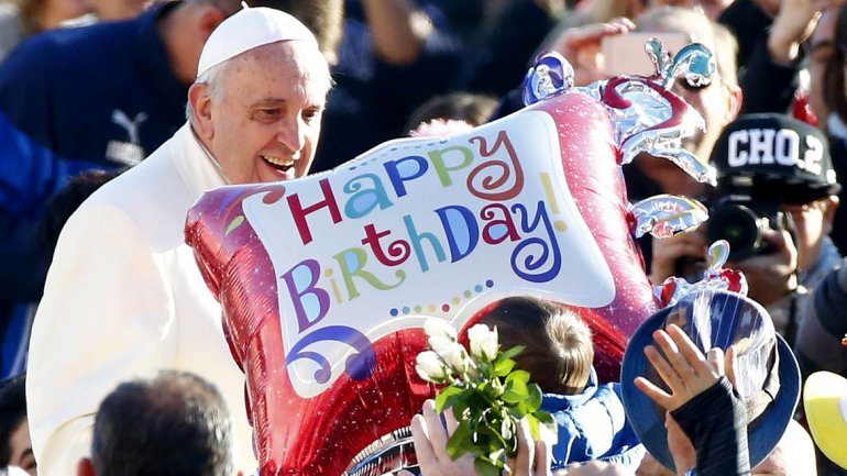 Hoje é o aniversário do Papa Francisco.
